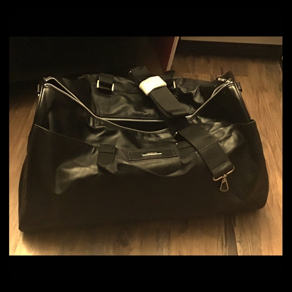 Small Black Duffle Bag - Gem
